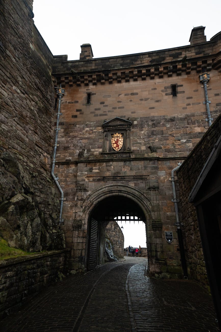 Edinburgh Castle History: Scotland's Fortress of Kings and Legends ...