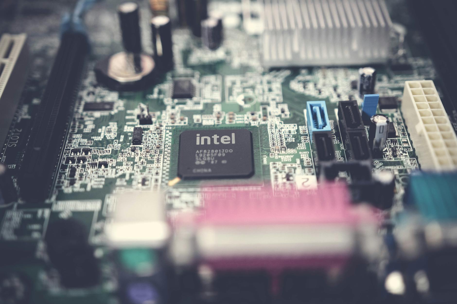 The history of Intel: how the company Revolutionized Personal Computing ...