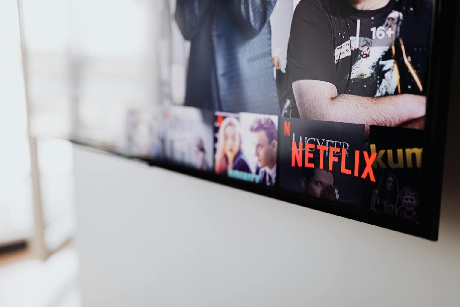 The History of Netflix: From DVDs to Streaming Giant - Home