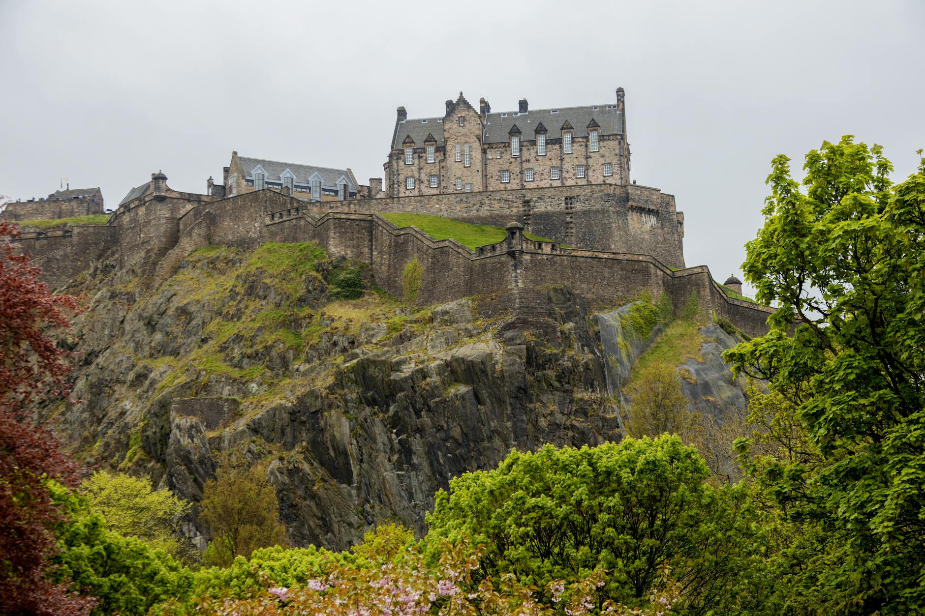 Edinburgh Castle History: Scotland's Fortress of Kings and Legends ...