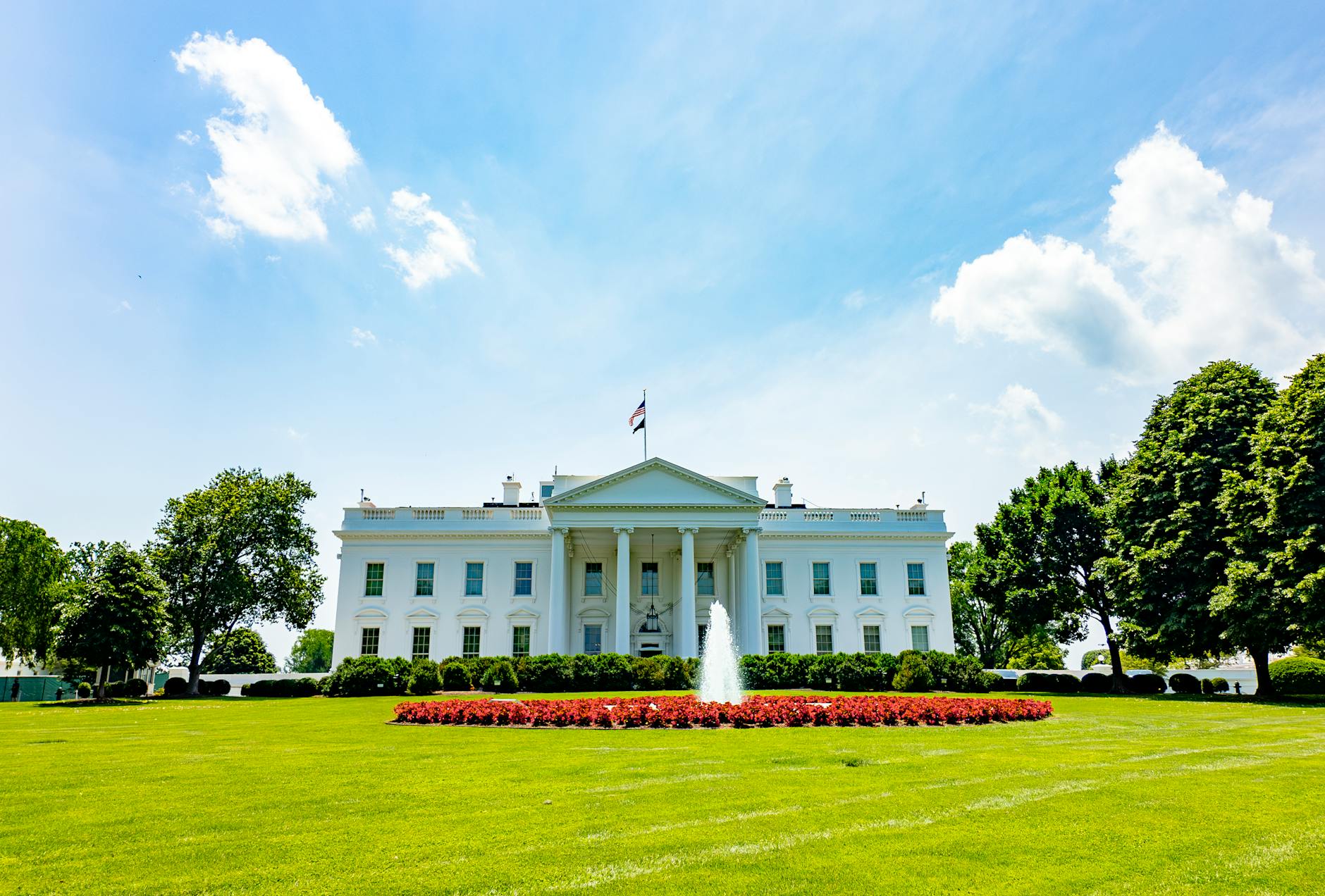 The White House History: Power, Politics, and Presidential Legacy ...