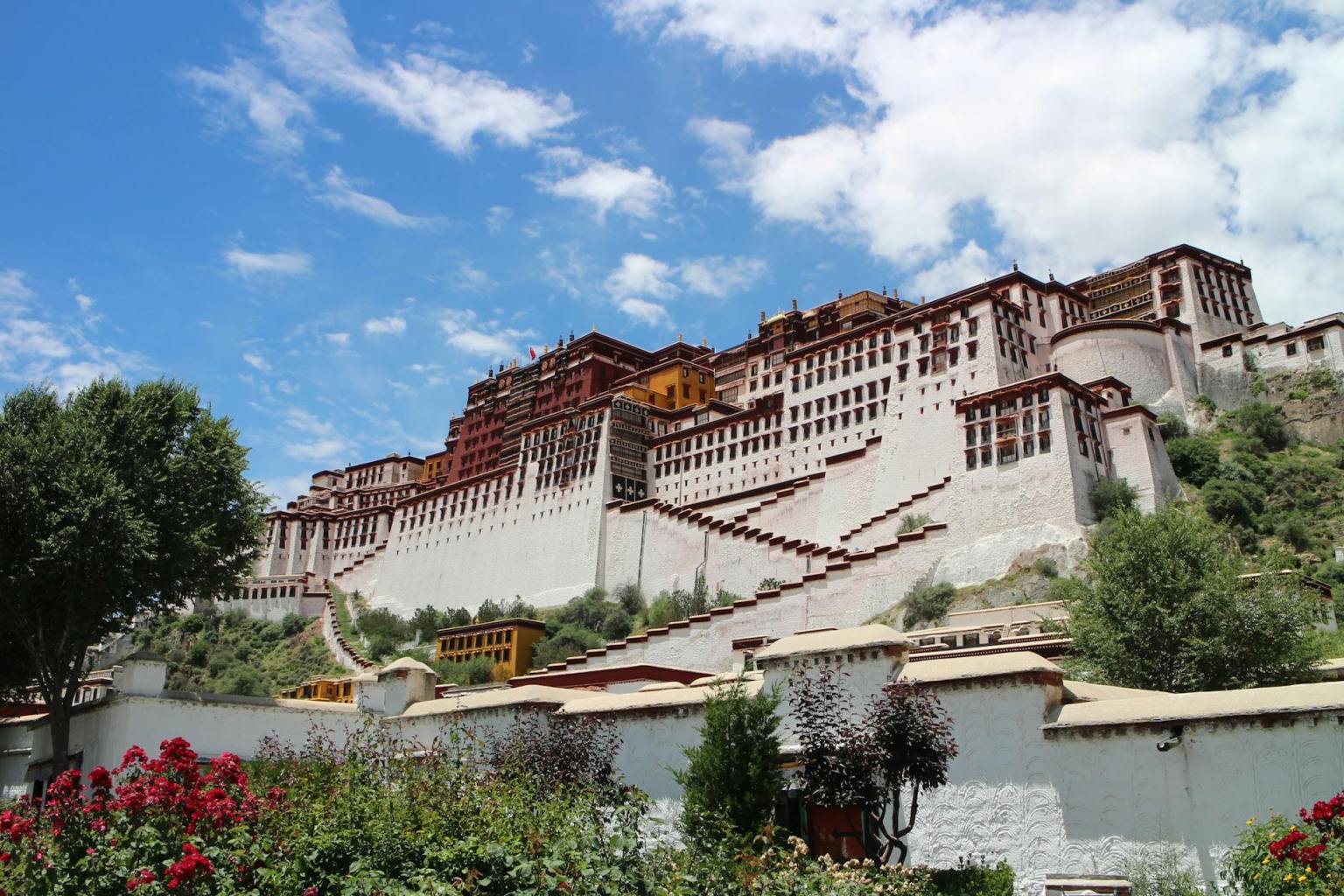 Potala Palace History: The Sacred Heart of Tibet's Spiritual Legacy ...